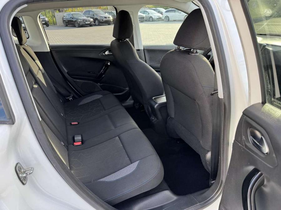 Balts Peugeot 2008 2019 Telšiai, ar dzinēja tilpumu 1.50 L un nobraukumu 235 tūkst. km par 6413 €, foto 18 vietnē AUTOMOTO.COM.LV