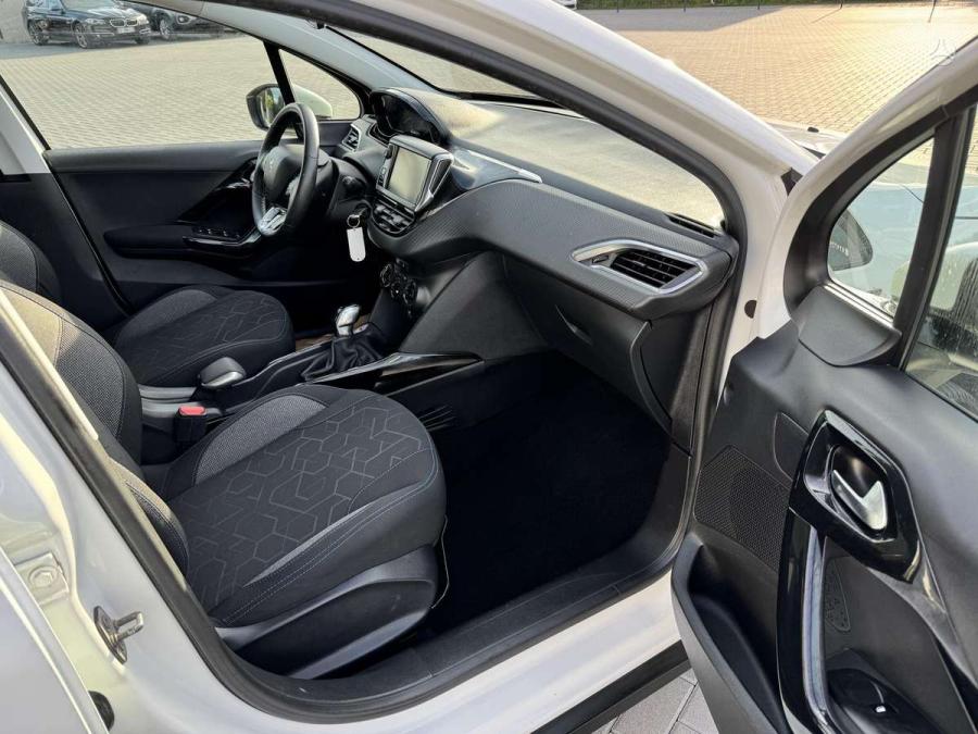 Balts Peugeot 2008 2019 Telšiai, ar dzinēja tilpumu 1.50 L un nobraukumu 235 tūkst. km par 6413 €, foto 19 vietnē AUTOMOTO.COM.LV
