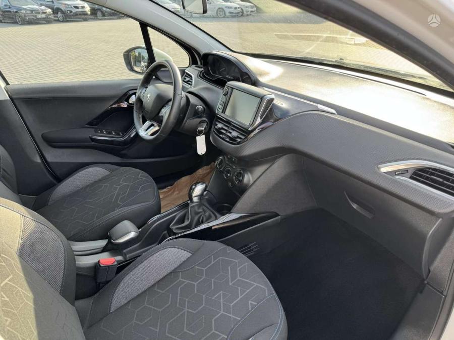 Balts Peugeot 2008 2019 Telšiai, ar dzinēja tilpumu 1.50 L un nobraukumu 235 tūkst. km par 6413 €, foto 20 vietnē AUTOMOTO.COM.LV