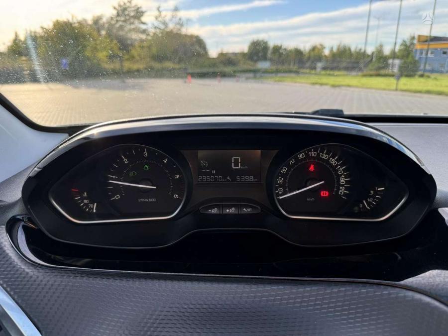 Balts Peugeot 2008 2019 Telšiai, ar dzinēja tilpumu 1.50 L un nobraukumu 235 tūkst. km par 6413 €, foto 21 vietnē AUTOMOTO.COM.LV