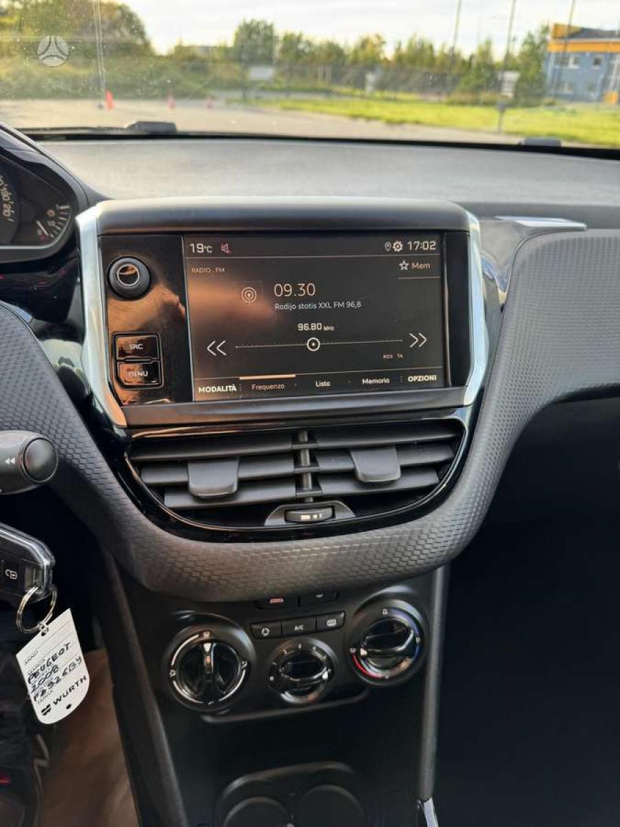 Balts Peugeot 2008 2019 Telšiai, ar dzinēja tilpumu 1.50 L un nobraukumu 235 tūkst. km par 6413 €, foto 22 vietnē AUTOMOTO.COM.LV