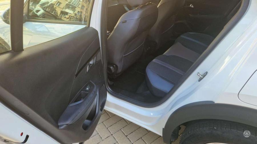 Balts Peugeot 2008 2020 Šauļi, ar dzinēja tilpumu 1.20 L un nobraukumu 127 tūkst. km par 12500 €, foto 12 vietnē AUTOMOTO.COM.LV