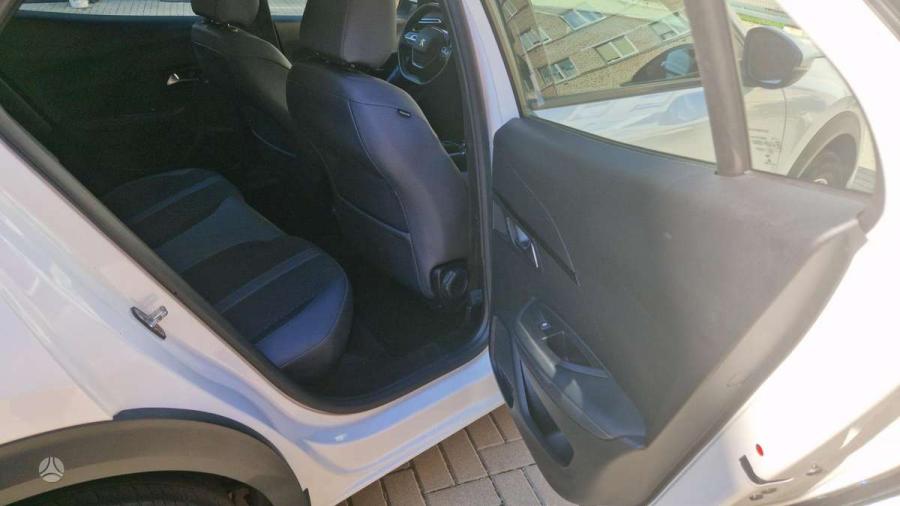 Balts Peugeot 2008 2020 Šauļi, ar dzinēja tilpumu 1.20 L un nobraukumu 127 tūkst. km par 12500 €, foto 14 vietnē AUTOMOTO.COM.LV