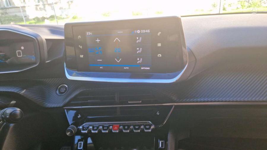 Balts Peugeot 2008 2020 Šauļi, ar dzinēja tilpumu 1.20 L un nobraukumu 127 tūkst. km par 12500 €, foto 21 vietnē AUTOMOTO.COM.LV