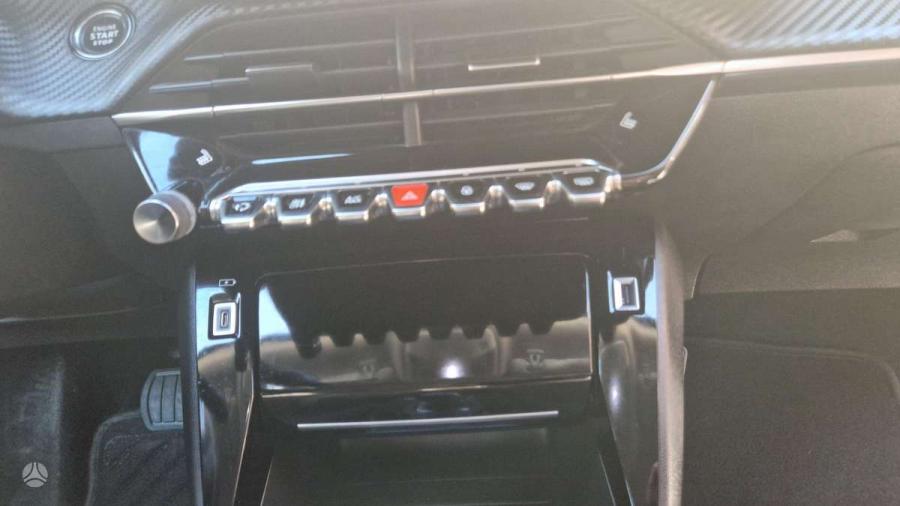 Balts Peugeot 2008 2020 Šauļi, ar dzinēja tilpumu 1.20 L un nobraukumu 127 tūkst. km par 12500 €, foto 23 vietnē AUTOMOTO.COM.LV