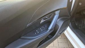 Balts Peugeot 2008 2020 Šauļi, ar dzinēja tilpumu 1.20 L un nobraukumu 127 tūkst. km par 12500 €, foto 30 vietnē AUTOMOTO.COM.LV