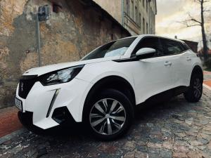 White Peugeot 2008 2020 in Cesis, with an engine capacity of 1.50 L and mileage of 243 thousand km for 10999 €, photo 3 on AUTOMOTO.COM.LV