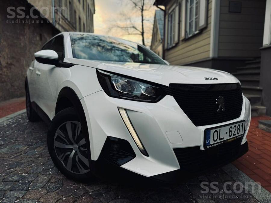 White Peugeot 2008 2020 in Cesis, with an engine capacity of 1.50 L and mileage of 243 thousand km for 10999 €, photo 4 on AUTOMOTO.COM.LV