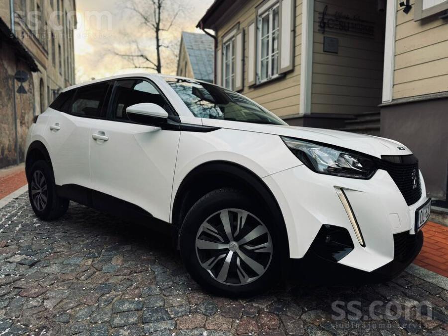 White Peugeot 2008 2020 in Cesis, with an engine capacity of 1.50 L and mileage of 243 thousand km for 10999 €, photo 5 on AUTOMOTO.COM.LV