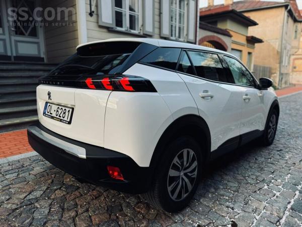 White Peugeot 2008 2020 in Cesis, with an engine capacity of 1.50 L and mileage of 243 thousand km for 10999 €, photo 7 on AUTOMOTO.COM.LV
