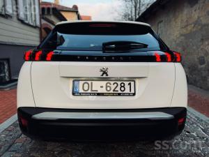 White Peugeot 2008 2020 in Cesis, with an engine capacity of 1.50 L and mileage of 243 thousand km for 10999 €, photo 9 on AUTOMOTO.COM.LV