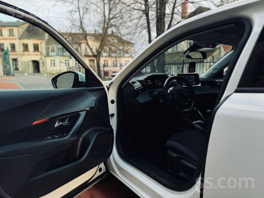 White Peugeot 2008 2020 in Cesis, with an engine capacity of 1.50 L and mileage of 243 thousand km for 10999 €, photo 15 on AUTOMOTO.COM.LV