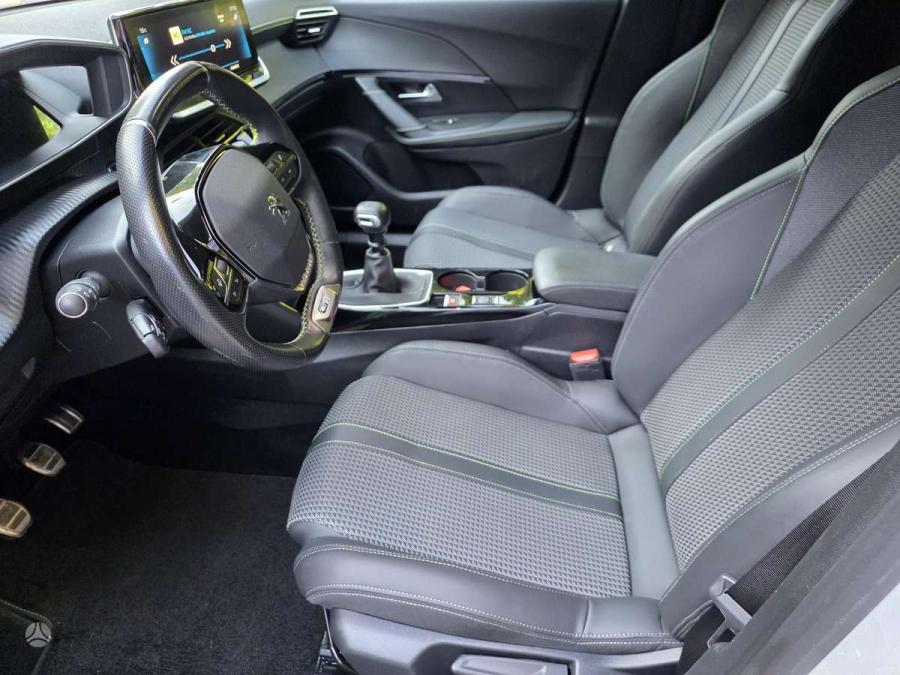 Balts Peugeot 2008 2020 Tauragė, ar dzinēja tilpumu 1.20 L un nobraukumu 61 tūkst. km par 12100 €, foto 15 vietnē AUTOMOTO.COM.LV