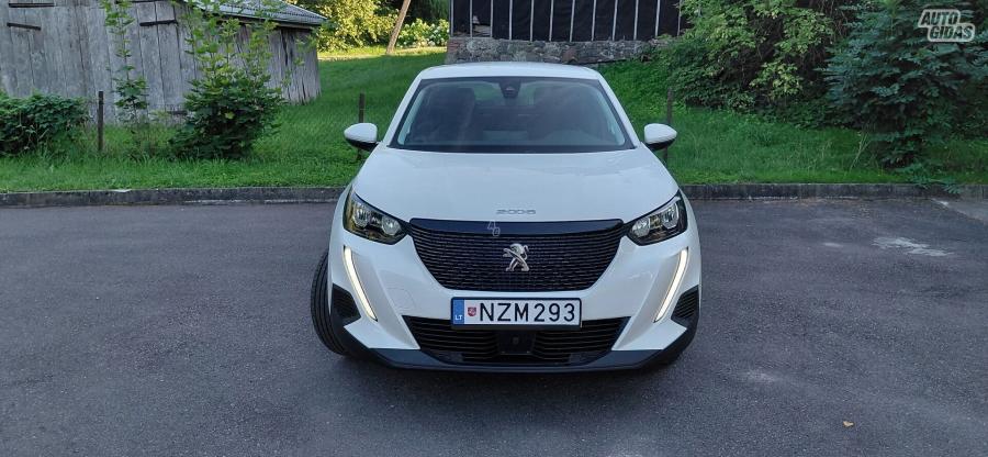 Balts Peugeot 2008 2020 Kauņa, ar dzinēja tilpumu 1.20 L un nobraukumu 85 tūkst. km par 11200 €, foto 4 vietnē AUTOMOTO.COM.LV