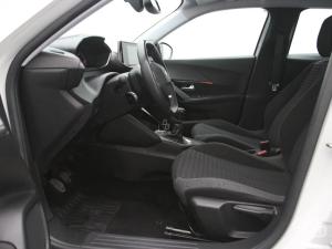 Balts Peugeot 2008 2021 Viļņa, ar dzinēja tilpumu 1.20 L un nobraukumu 125 tūkst. km par 11799 €, foto 5 vietnē AUTOMOTO.COM.LV