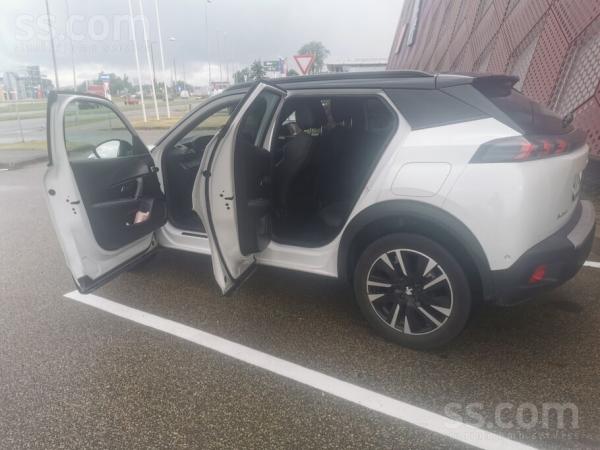 White Peugeot 2008 2021 in Riga, with an engine capacity of 1.50 L and mileage of 55 thousand km for 17300 €, photo 4 on AUTOMOTO.COM.LV