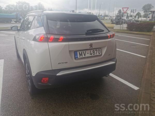 White Peugeot 2008 2021 in Riga, with an engine capacity of 1.50 L and mileage of 55 thousand km for 17300 €, photo 6 on AUTOMOTO.COM.LV
