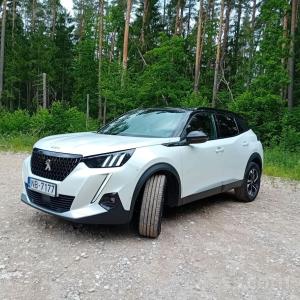 Balts Peugeot 2008 2021 Tukums, ar dzinēja tilpumu 1.50 L un nobraukumu 65 tūkst. km par 15500 €, foto  vietnē AUTOMOTO.COM.LV
