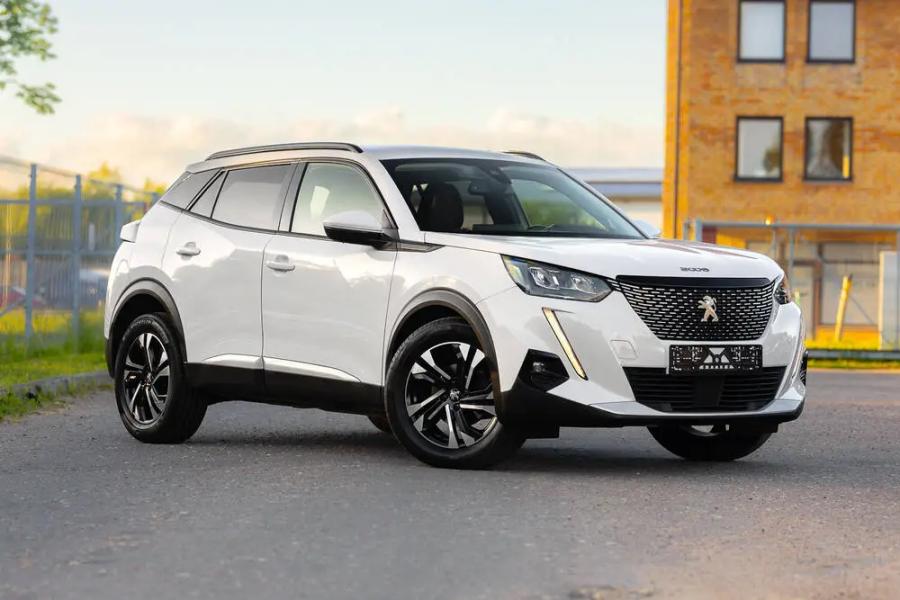 Balts Peugeot 2008 2021 Jelgava, ar dzinēja tilpumu 1.20 L un nobraukumu 105 tūkst. km par 10990 €, foto 1 vietnē AUTOMOTO.COM.LV