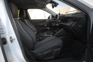 Balts Peugeot 2008 2021 Jelgava, ar dzinēja tilpumu 1.20 L un nobraukumu 105 tūkst. km par 10990 €, foto 8 vietnē AUTOMOTO.COM.LV