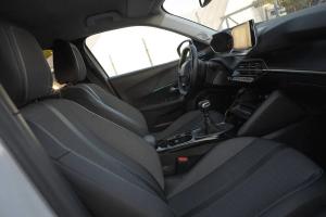 Balts Peugeot 2008 2021 Jelgava, ar dzinēja tilpumu 1.20 L un nobraukumu 105 tūkst. km par 10990 €, foto 10 vietnē AUTOMOTO.COM.LV