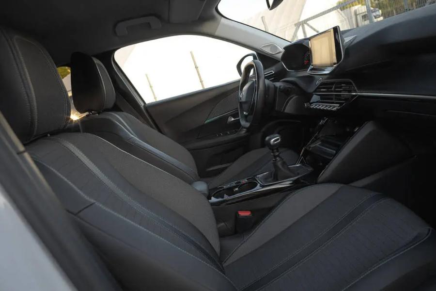 Balts Peugeot 2008 2021 Jelgava, ar dzinēja tilpumu 1.20 L un nobraukumu 105 tūkst. km par 10990 €, foto 10 vietnē AUTOMOTO.COM.LV