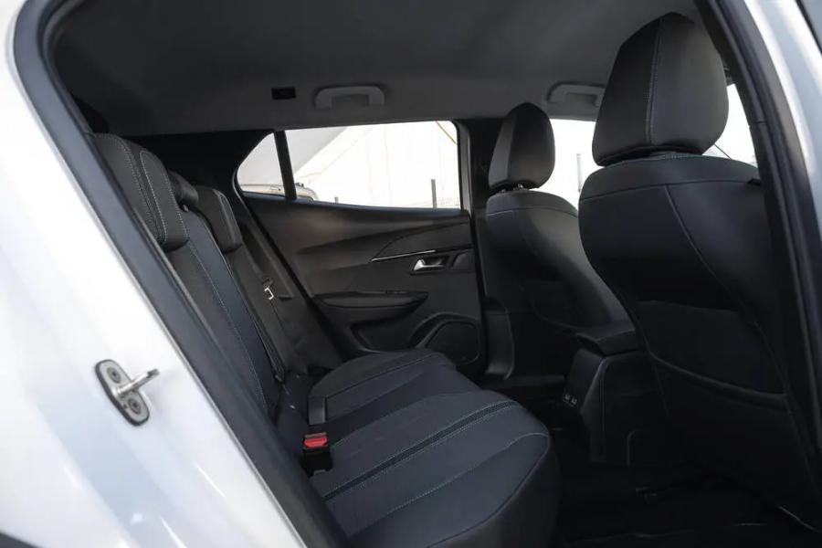 Balts Peugeot 2008 2021 Jelgava, ar dzinēja tilpumu 1.20 L un nobraukumu 105 tūkst. km par 10990 €, foto 11 vietnē AUTOMOTO.COM.LV