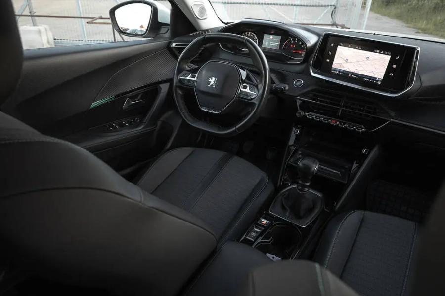 Balts Peugeot 2008 2021 Jelgava, ar dzinēja tilpumu 1.20 L un nobraukumu 105 tūkst. km par 10990 €, foto 13 vietnē AUTOMOTO.COM.LV