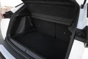 Balts Peugeot 2008 2021 Jelgava, ar dzinēja tilpumu 1.20 L un nobraukumu 105 tūkst. km par 10990 €, foto 14 vietnē AUTOMOTO.COM.LV