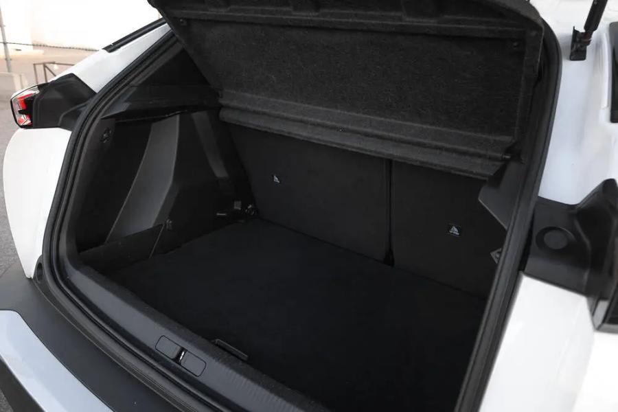 Balts Peugeot 2008 2021 Jelgava, ar dzinēja tilpumu 1.20 L un nobraukumu 105 tūkst. km par 10990 €, foto 14 vietnē AUTOMOTO.COM.LV