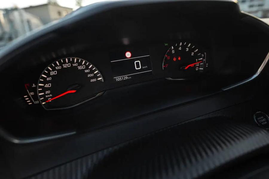 Balts Peugeot 2008 2021 Jelgava, ar dzinēja tilpumu 1.20 L un nobraukumu 105 tūkst. km par 10990 €, foto 21 vietnē AUTOMOTO.COM.LV