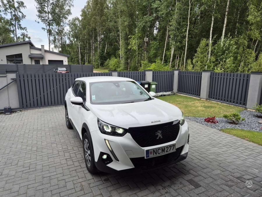 Balts Peugeot 2008 2021 Šauļi, ar dzinēja tilpumu 1.50 L un nobraukumu 219 tūkst. km par 8900 €, foto 1 vietnē AUTOMOTO.COM.LV