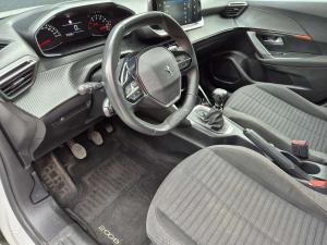 Balts Peugeot 2008 2021 Šauļi, ar dzinēja tilpumu 1.50 L un nobraukumu 219 tūkst. km par 8900 €, foto 14 vietnē AUTOMOTO.COM.LV