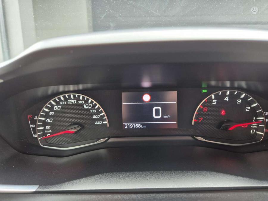 Balts Peugeot 2008 2021 Šauļi, ar dzinēja tilpumu 1.50 L un nobraukumu 219 tūkst. km par 8900 €, foto 21 vietnē AUTOMOTO.COM.LV