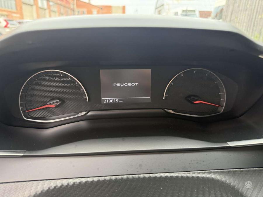 Balts Peugeot 2008 2021 Alīta, ar dzinēja tilpumu 1.50 L un nobraukumu 219 tūkst. km par 10700 €, foto 15 vietnē AUTOMOTO.COM.LV