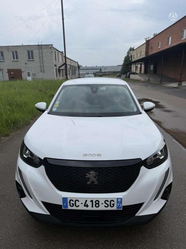 Peugeot 2008 2021 in Alytus on AUTOMOTO.COM.LV White Peugeot 2008 2021 in Alytus, with an engine capacity of 1.50 L and mileage of 219 thousand km for 10900 €, photo 4 on AUTOMOTO.COM.LV
