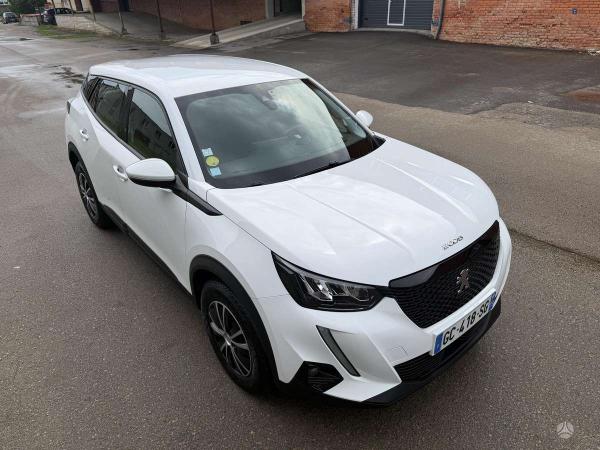Peugeot 2008 2021 in Alytus on AUTOMOTO.COM.LV White Peugeot 2008 2021 in Alytus, with an engine capacity of 1.50 L and mileage of 219 thousand km for 10900 €, photo 5 on AUTOMOTO.COM.LV
