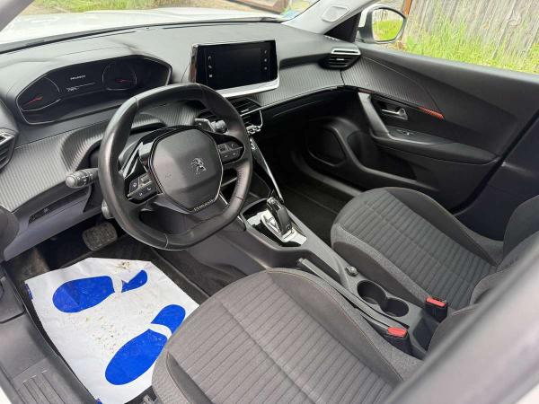 Peugeot 2008 2021 in Alytus on AUTOMOTO.COM.LV White Peugeot 2008 2021 in Alytus, with an engine capacity of 1.50 L and mileage of 219 thousand km for 10900 €, photo 11 on AUTOMOTO.COM.LV