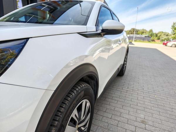 Peugeot 2008 2021 in Taurage on AUTOMOTO.COM.LV White Peugeot 2008 2021 in Taurage, with an engine capacity of 1.50 L and mileage of 180 thousand km for 10700 €, photo 4 on AUTOMOTO.COM.LV