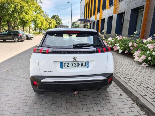 Peugeot 2008 2021 in Taurage on AUTOMOTO.COM.LV White Peugeot 2008 2021 in Taurage, with an engine capacity of 1.50 L and mileage of 180 thousand km for 10700 €, photo 6 on AUTOMOTO.COM.LV