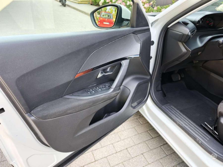White Peugeot 2008 2021 in Taurage, with an engine capacity of 1.50 L and mileage of 180 thousand km for 10700 €, photo 13 on AUTOMOTO.COM.LV