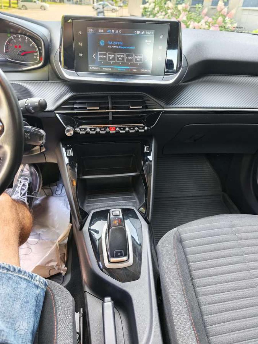 White Peugeot 2008 2021 in Taurage, with an engine capacity of 1.50 L and mileage of 180 thousand km for 10700 €, photo 20 on AUTOMOTO.COM.LV