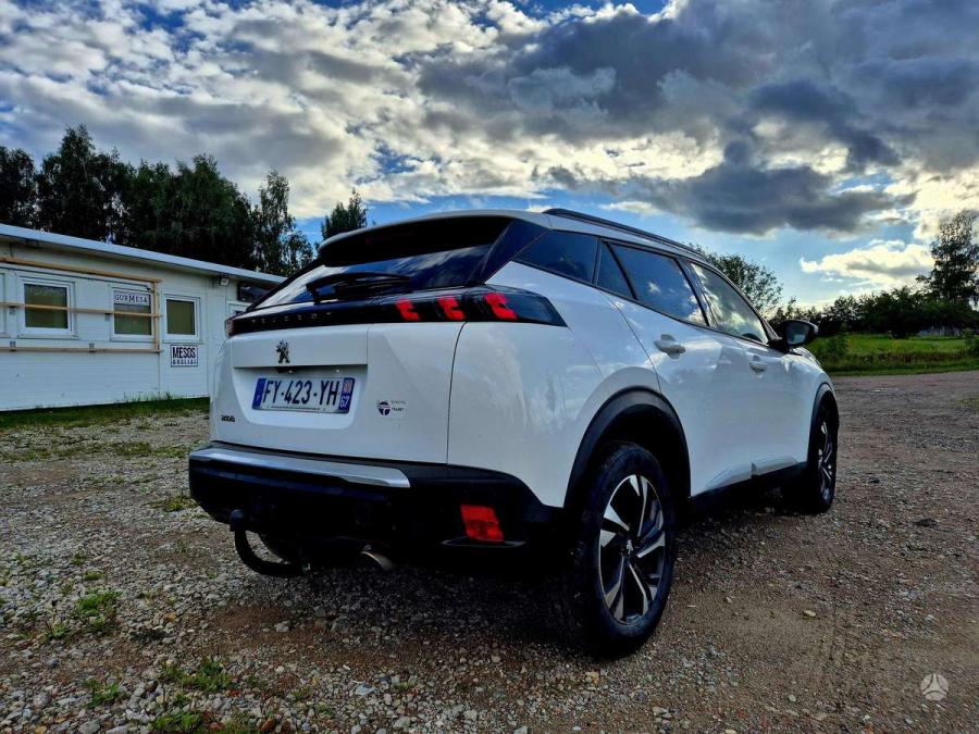 White Peugeot 2008 2021 in Vilnius, with an engine capacity of 1.50 L and mileage of 218 thousand km for 11200 €, photo 8 on AUTOMOTO.COM.LV