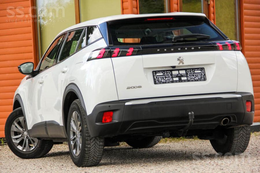 White Peugeot 2008 2022 in Tukums, with an engine capacity of 1.50 L and mileage of 179 thousand km for 10490 €, photo 4 on AUTOMOTO.COM.LV