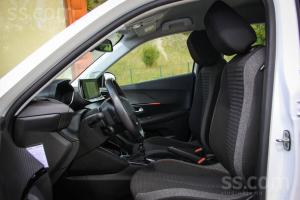 White Peugeot 2008 2022 in Tukums, with an engine capacity of 1.50 L and mileage of 179 thousand km for 10490 €, photo 8 on AUTOMOTO.COM.LV