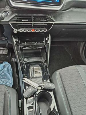 Balts Peugeot 2008 2022 Viļņa, ar dzinēja tilpumu 1.50 L un nobraukumu 139 tūkst. km par 13300 €, foto 31 vietnē AUTOMOTO.COM.LV