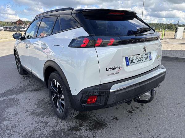White Peugeot 2008 2022 in Taurage, with an engine capacity of 1.50 L and mileage of 170 thousand km for 13300 €, photo 8 on AUTOMOTO.COM.LV