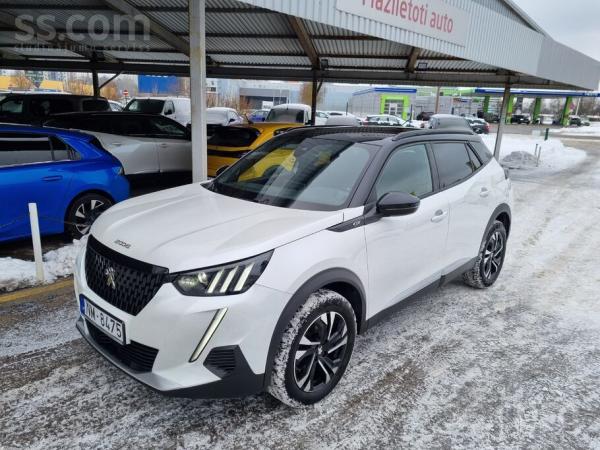 White Peugeot 2008 2023 in Riga, with an engine capacity of 1.20 L and mileage of 44 thousand km for 17500 €, photo 1 on AUTOMOTO.COM.LV
