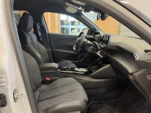 Balts Peugeot 2008 2023 Rīga, ar dzinēja tilpumu 1.50 L un nobraukumu 21 tūkst. km par 2690000 €, foto 10 vietnē AUTOMOTO.COM.LV
