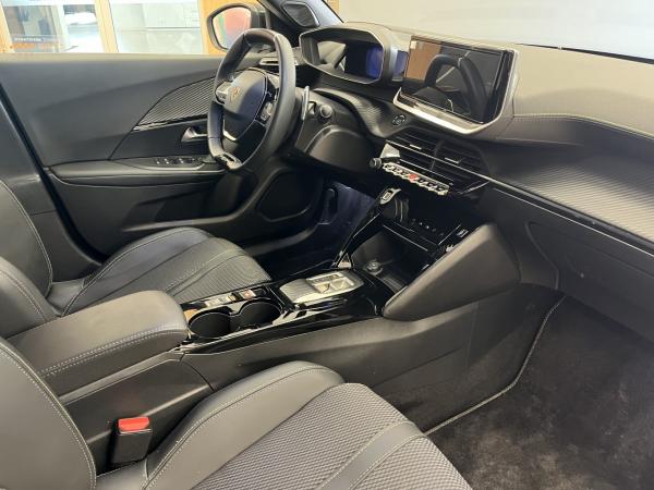 Balts Peugeot 2008 2023 Rīga, ar dzinēja tilpumu 1.50 L un nobraukumu 21 tūkst. km par 2690000 €, foto 10 vietnē AUTOMOTO.COM.LV